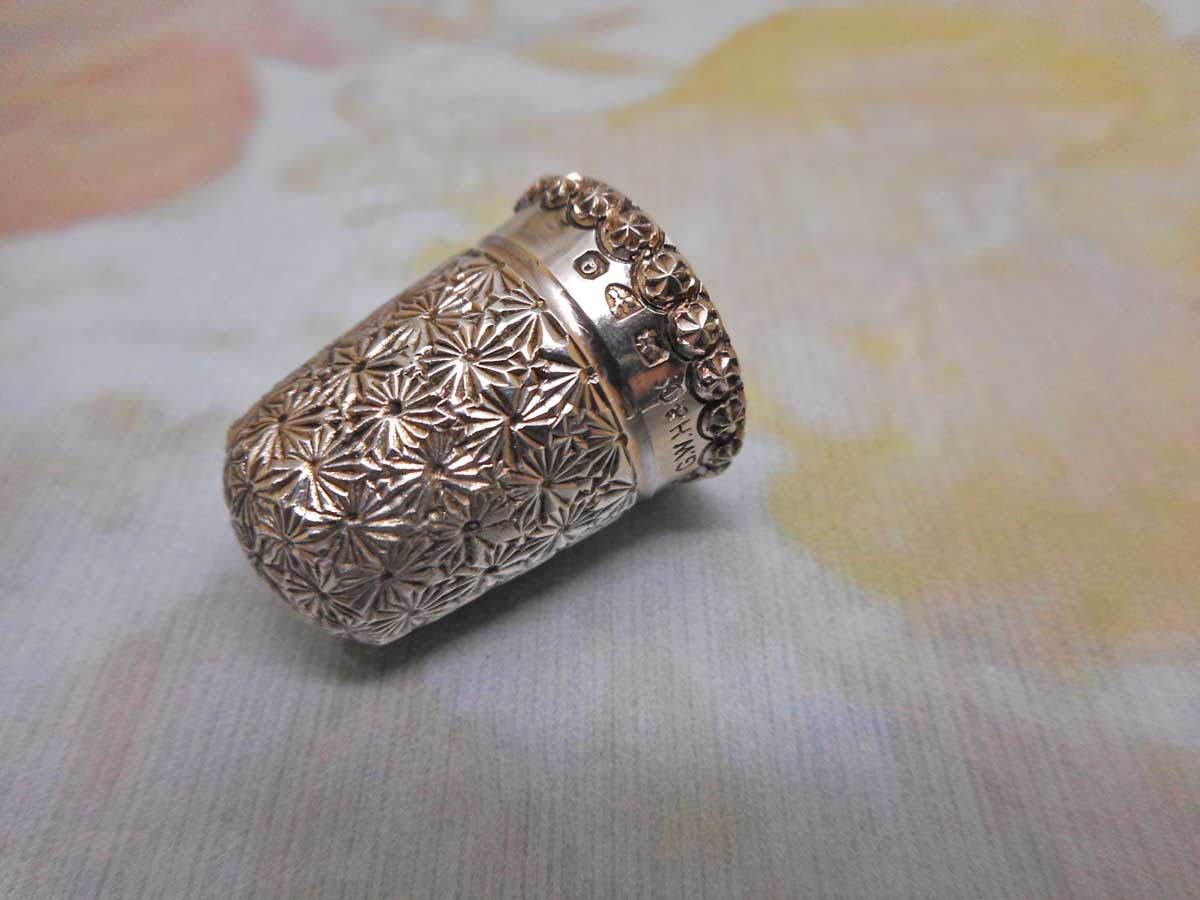 SOLD...........A silver thimble with star border. Chester 1899. – Curio ...