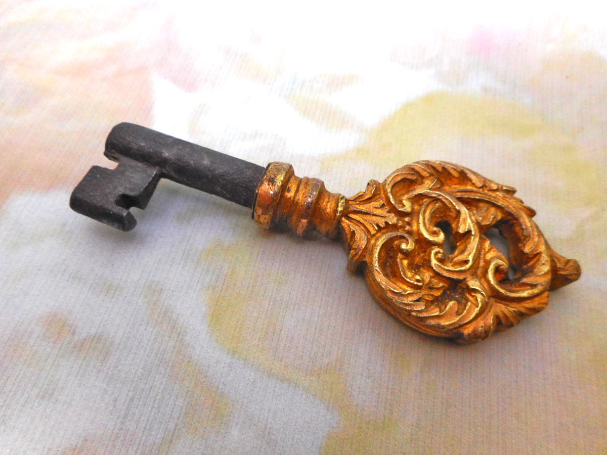 SOLD........A fine French key. Early 19th century. – Curio Cabinet Antiques